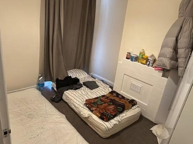 Room at Aintree Avenue, Greater London