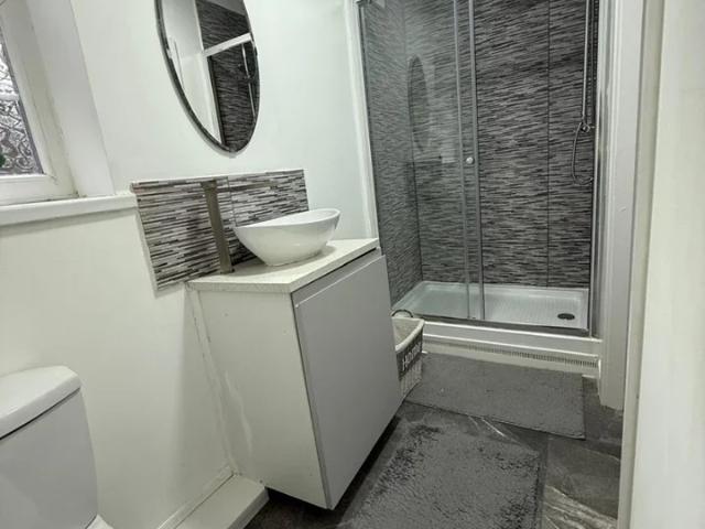 Room at Aireville Avenue, Bradford