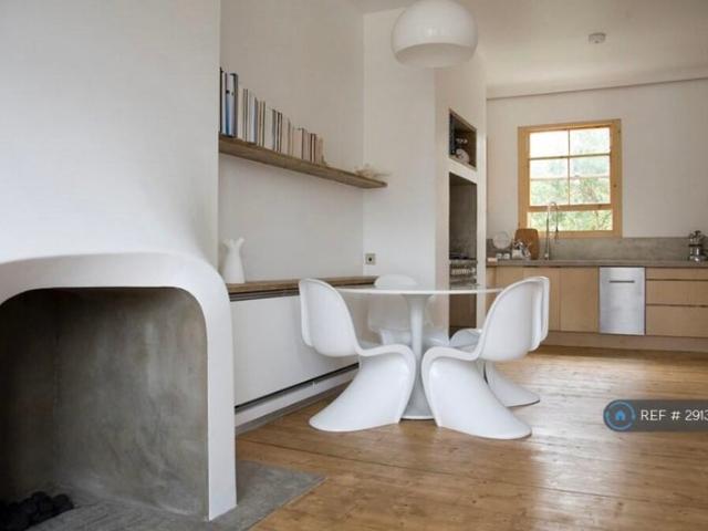 Room at Alconbury Road, Greater London