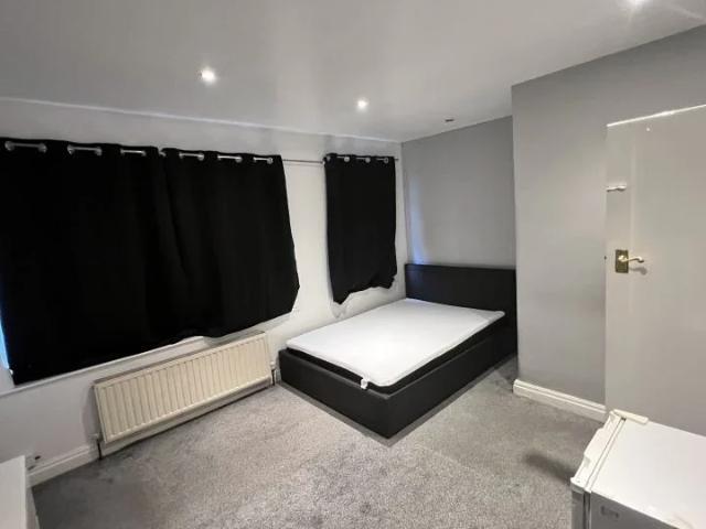 Room at Alcester Terrace, Leeds