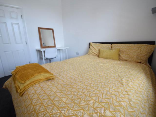 Room at Albany Avenue, Southend on Sea