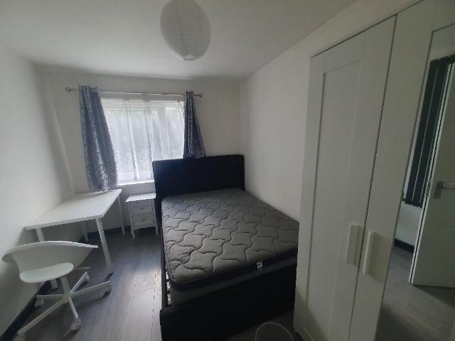 Room at Albany Close, Greater London