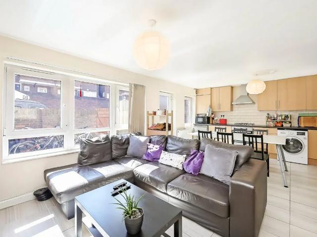 Room at Albany Close, Greater London