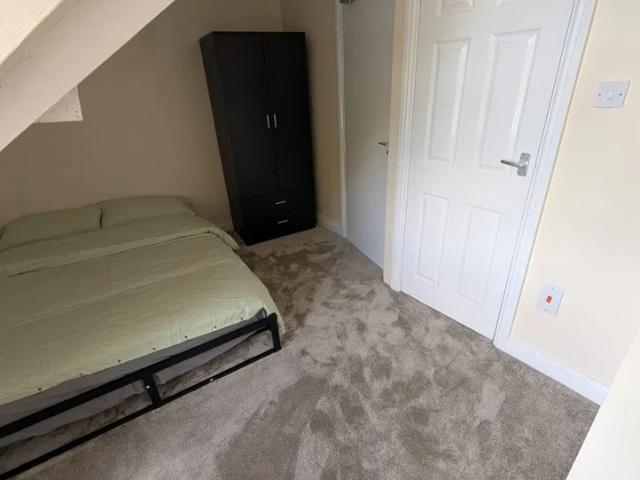 Room at Albert Terrace Road, Sheffield
