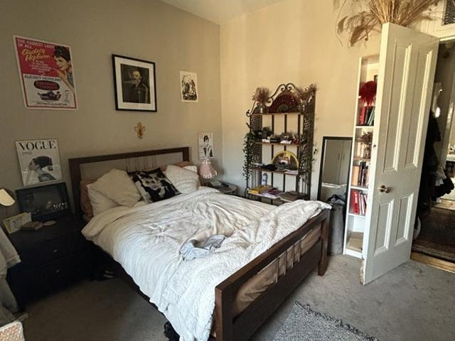 Room at Albert Avenue, Glasgow