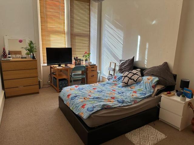 Room at Albert Drive, Glasgow