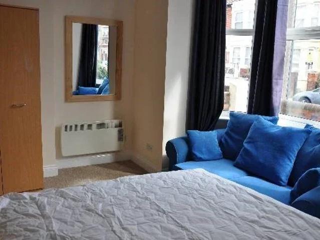 Room at Albert Grove, Portsmouth