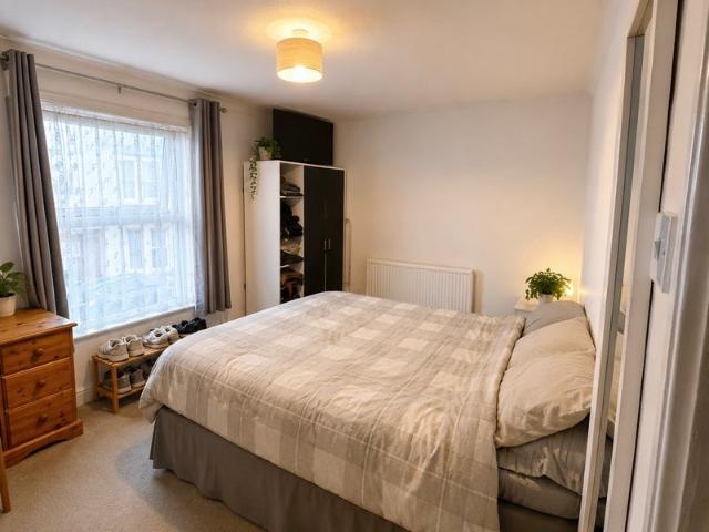 Room at Albert Place, Bristol