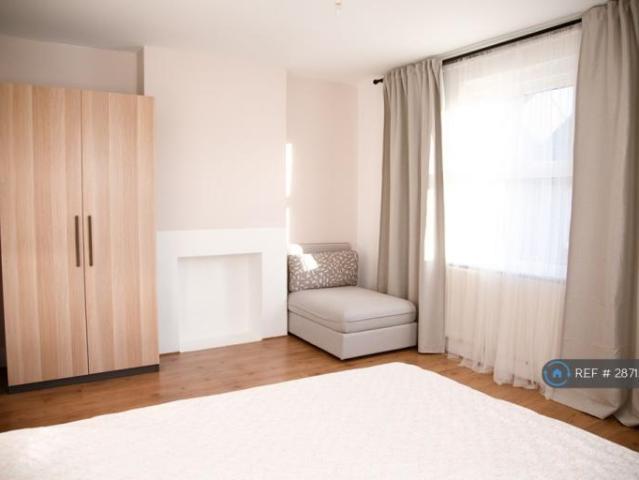 Room at Albert Road, Greater London