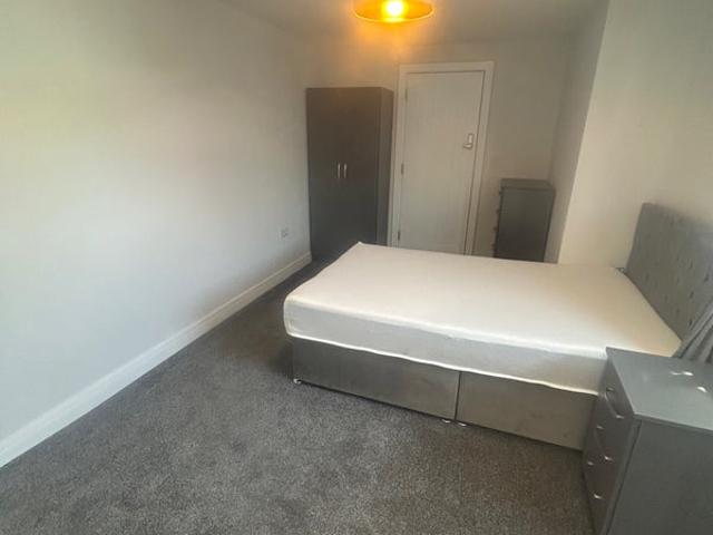 Room at Albert Road, Tamworth