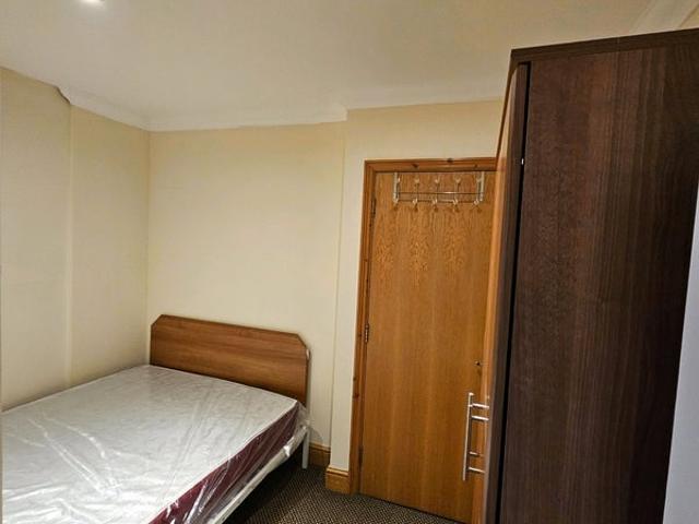 Room at Albert Square, Greater London
