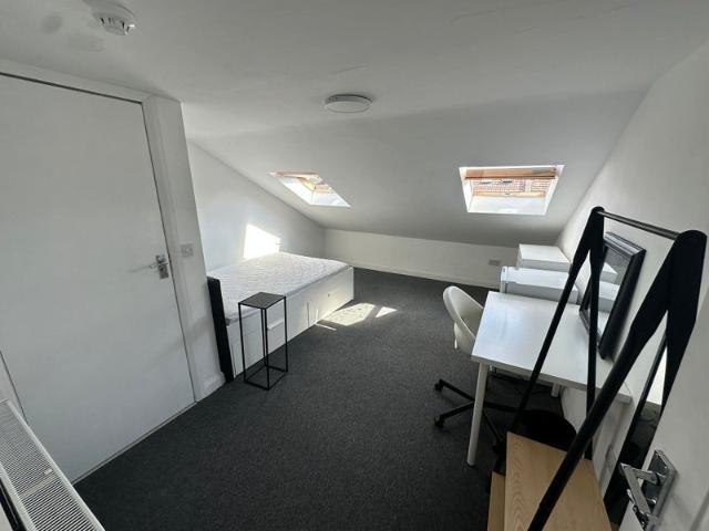 Room at Albert Square, Greater London