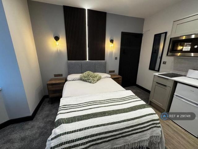 Room at Albert Street, Newcastle under Lyme
