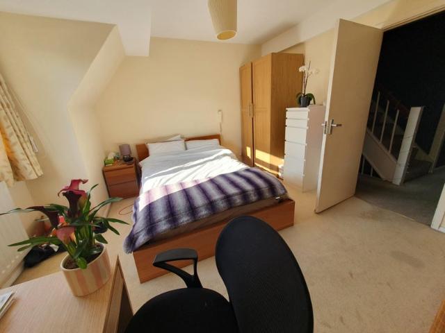 Room at Alberta Street, Greater London