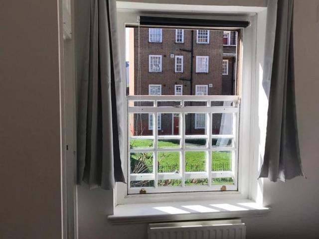 Room at Albion Avenue, Greater London