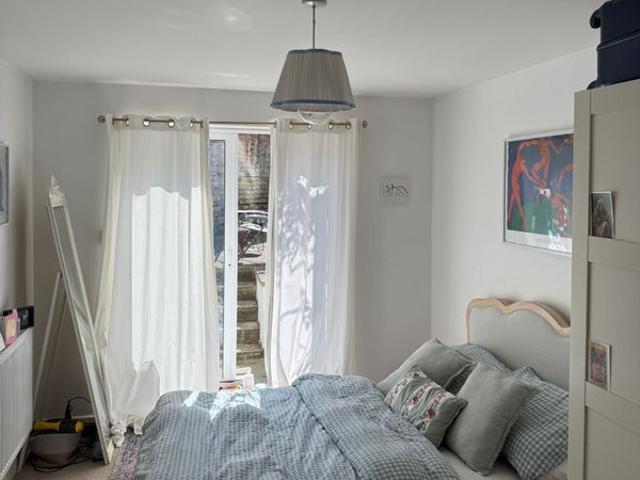Room at Albion Road, Greater London