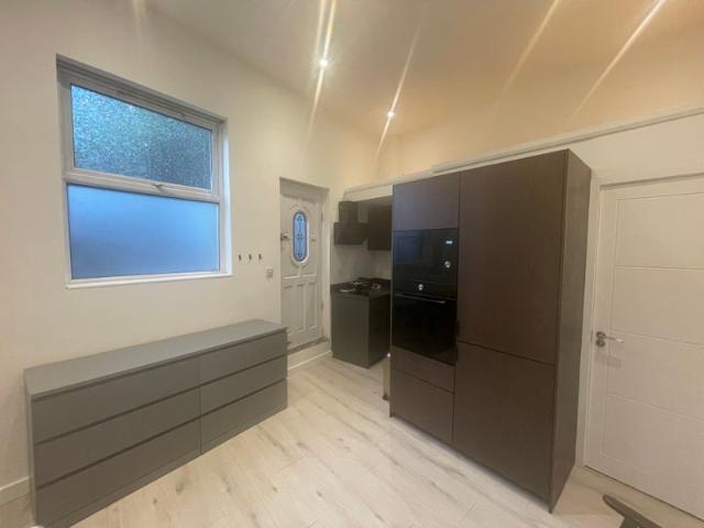 Room at Algernon Road, Greater London