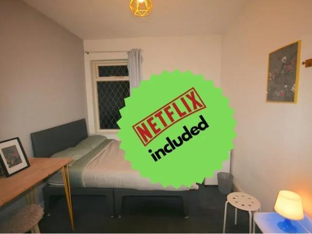 Room at Algernon Street, Grimsby