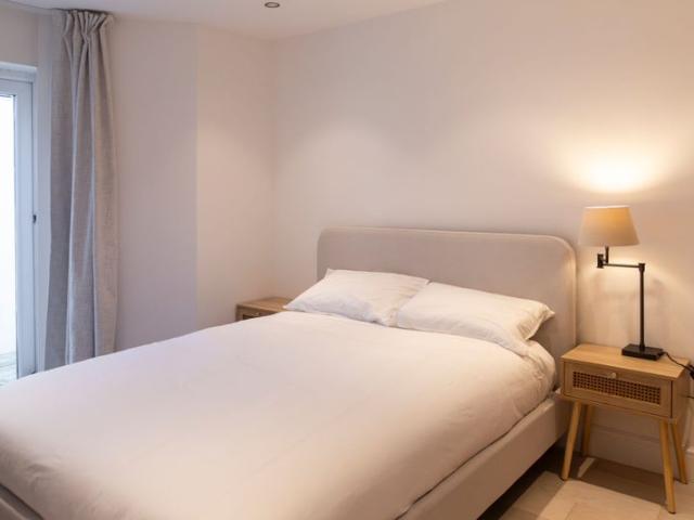 Room at Alderbrook Road, Greater London