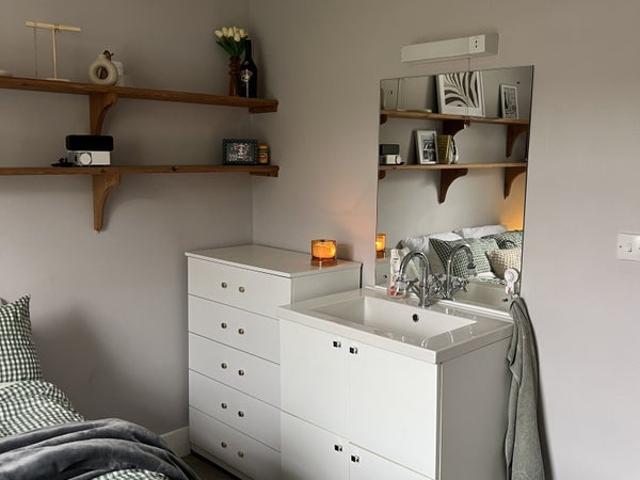 Room at Alderbrook Road, Greater London