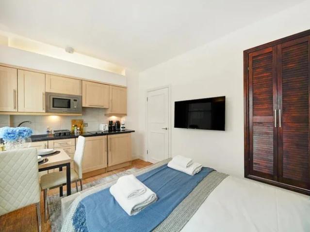 Room at Aldersgate Street, City of London