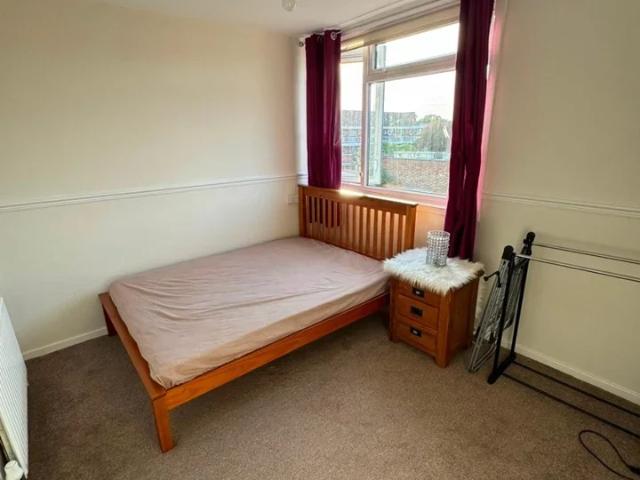 Room at Aldersgrove Avenue, Greater London