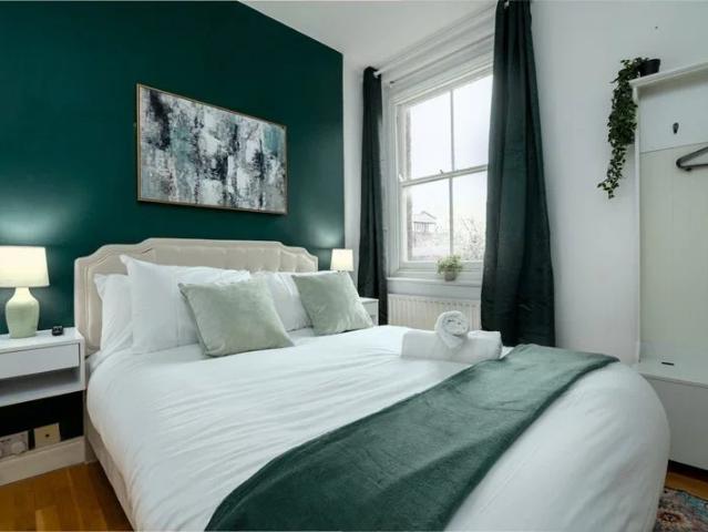 Room at Aldgate, City of London