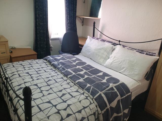 Room at Aldworth Road, Greater London
