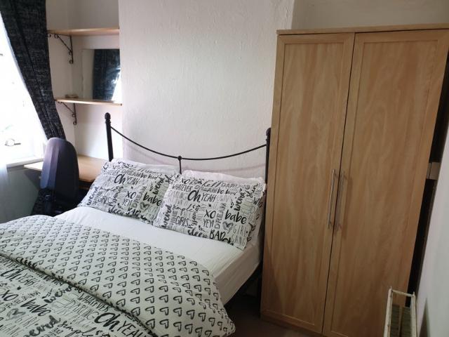 Room at Aldworth Road, Greater London