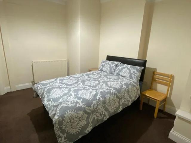 Room at Alexander Road, Birmingham