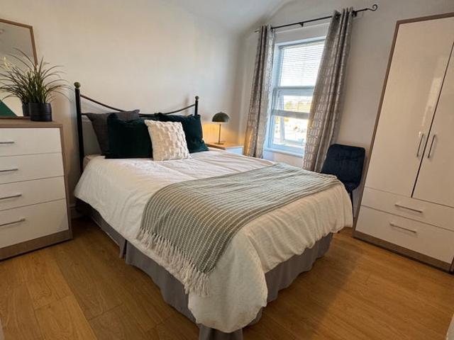 Room at Alexander Road, Birmingham