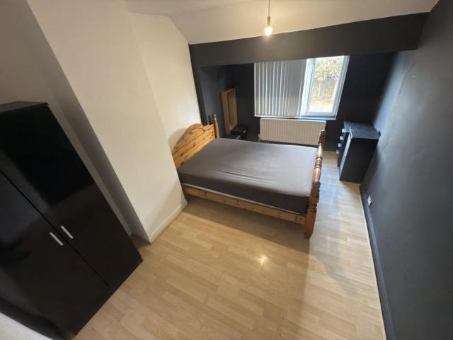 Room at Alexandra Avenue, Birmingham