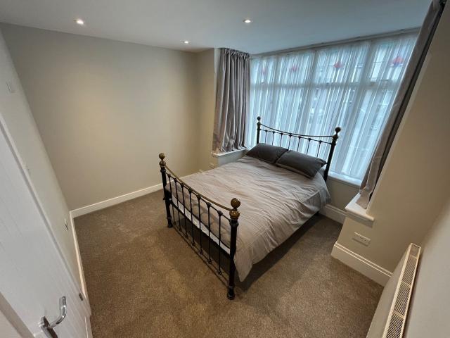 Room at Alexandra Avenue, Luton