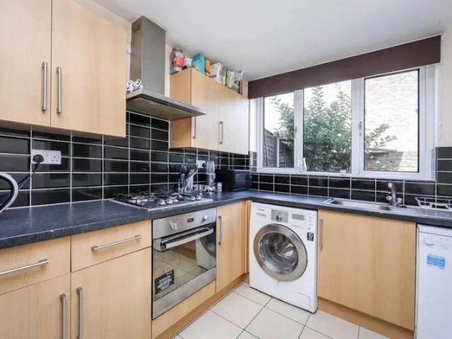 Room at Alexandra Street, Greater London