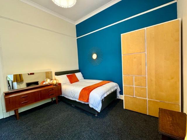 Room at Alfred Terrace, Glasgow