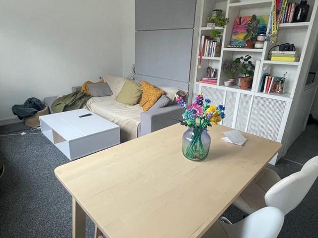 Room at Alfred Street, Greater London