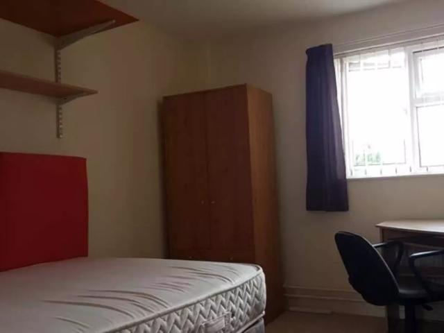 Room at Alfred Street North, Nottingham