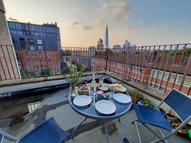 Room at Alice Street, Greater London