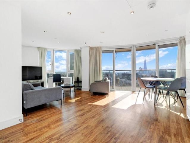 Room at Alie Street, Greater London