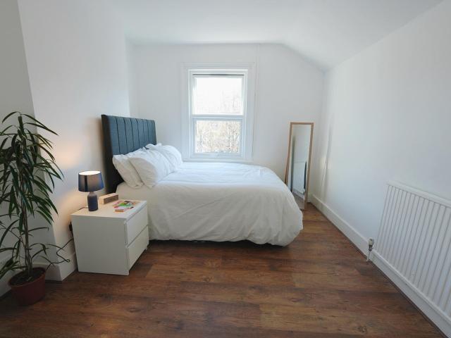 Room at Alloa Road, Greater London