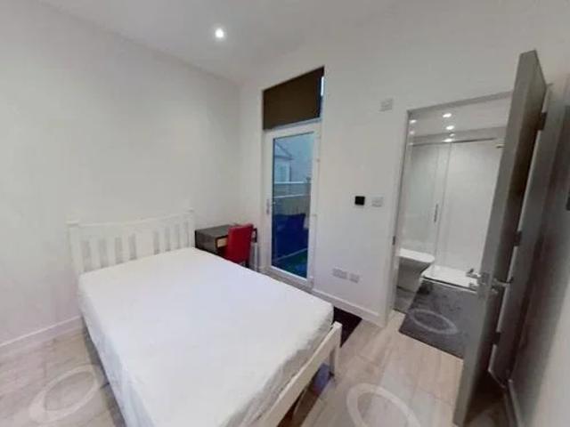 Room at Alloa Road, Greater London