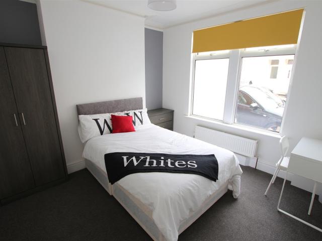 Room at Allen Road, Northampton