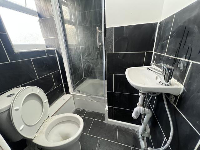 Room at Allenby Road, Greater London