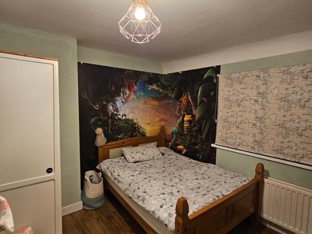 Room at Allendale Avenue, Nottingham