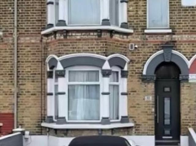 Room at Allens Road, Greater London