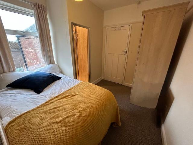 Room at Allington Avenue, Nottingham