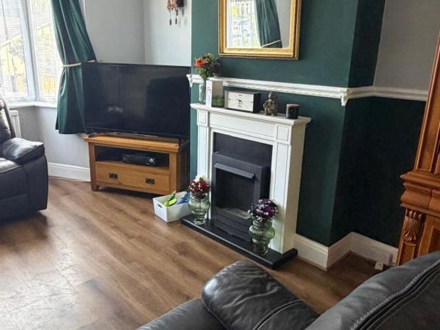 Room at Allison Road, Bristol