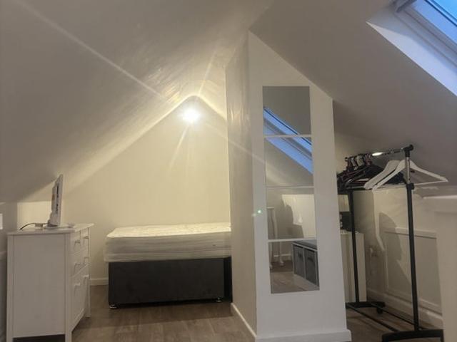 Room at Almond Way, Bristol