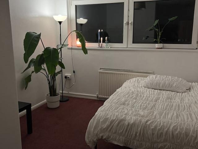 Room at Alma Street, Greater London
