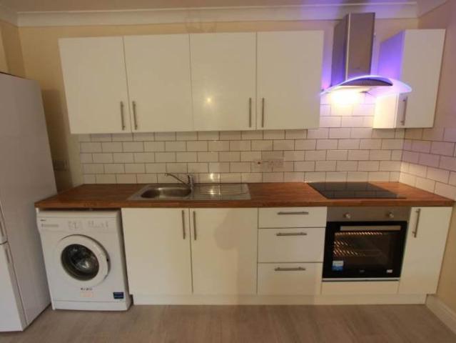Room at Alma Road, Greater London